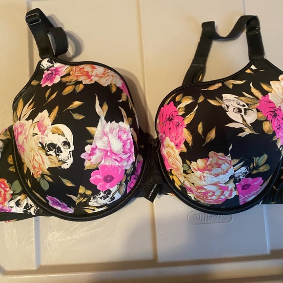 torrid | Intimates & Sleepwear | Torrid Curves Bra Size 42c | Poshmark